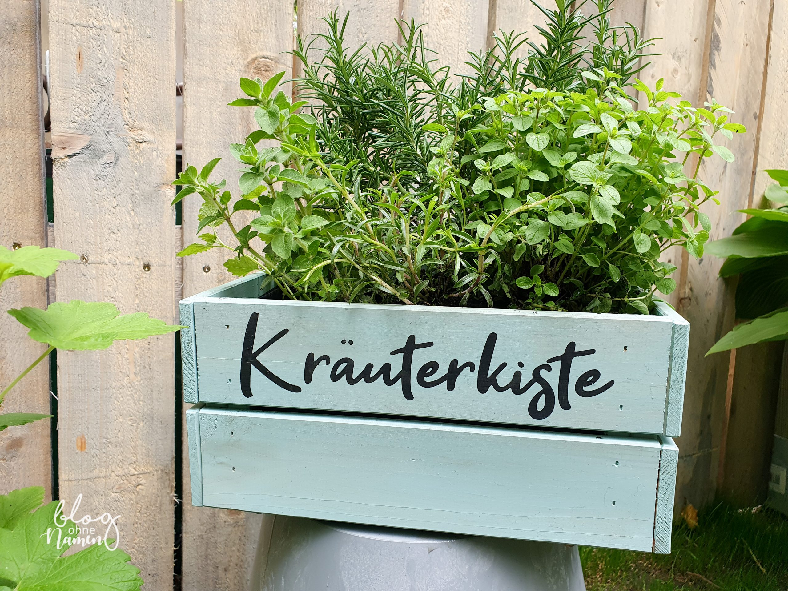 Eine Kräuterkiste zum Einzug - Knagglig mit dem Plotter gestalten